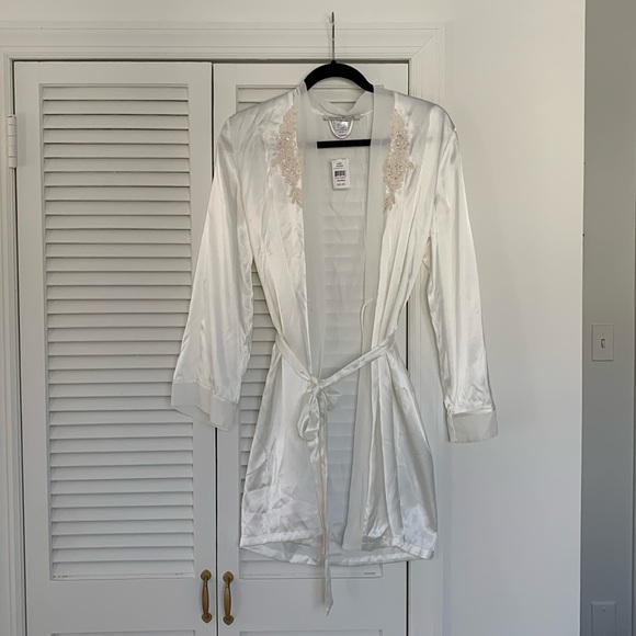 Intimo | Intimates & Sleepwear | Nwt Intimo Donatella White Robe | Poshmark